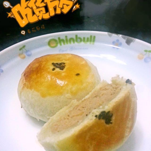 Fresh Made Meat Mooncake & Meat Floss Mooncake, Food & Drinks, Packaged ...