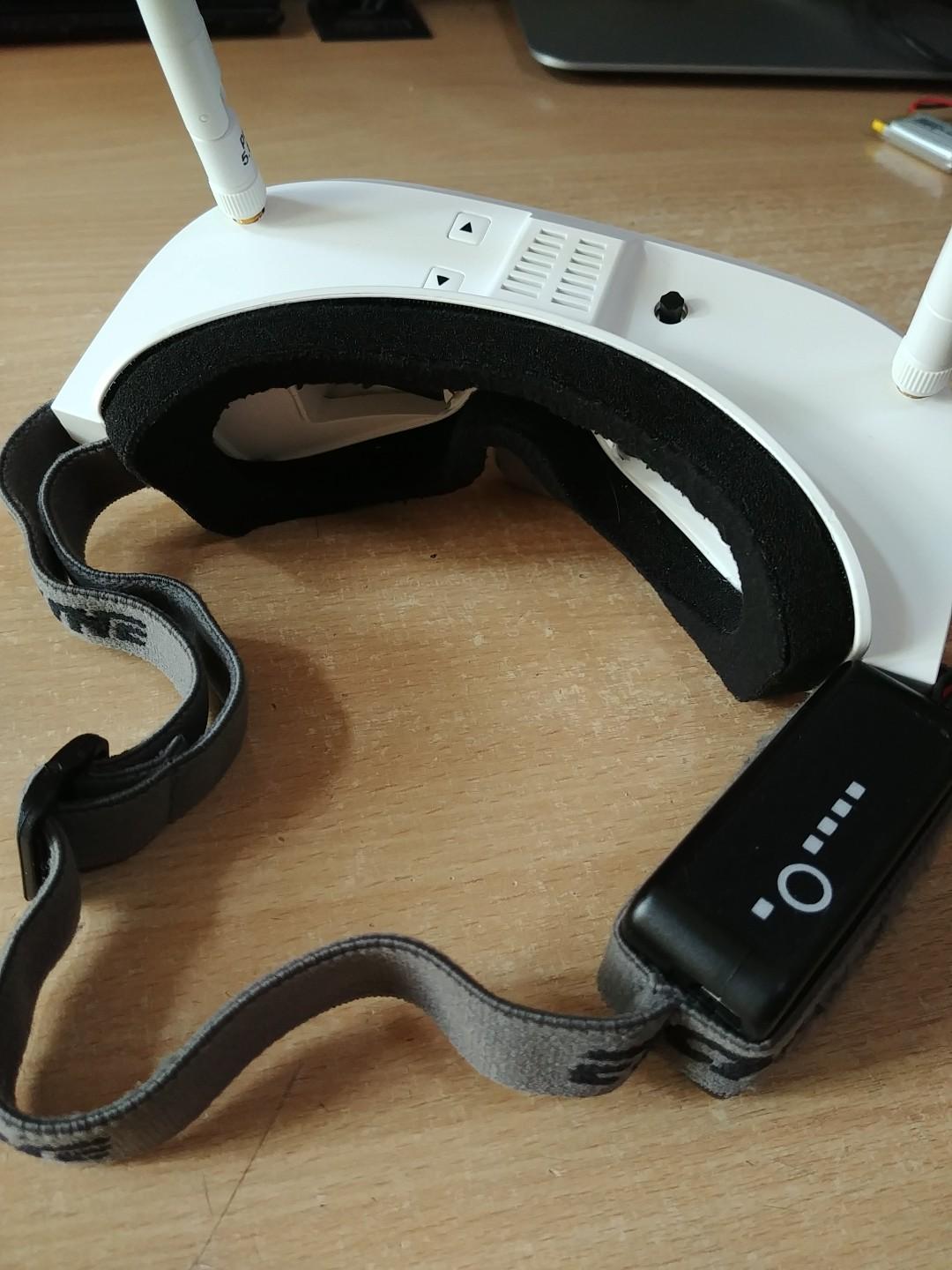 Eachine EV100 FPV Goggles, Photography, Drones on Carousell