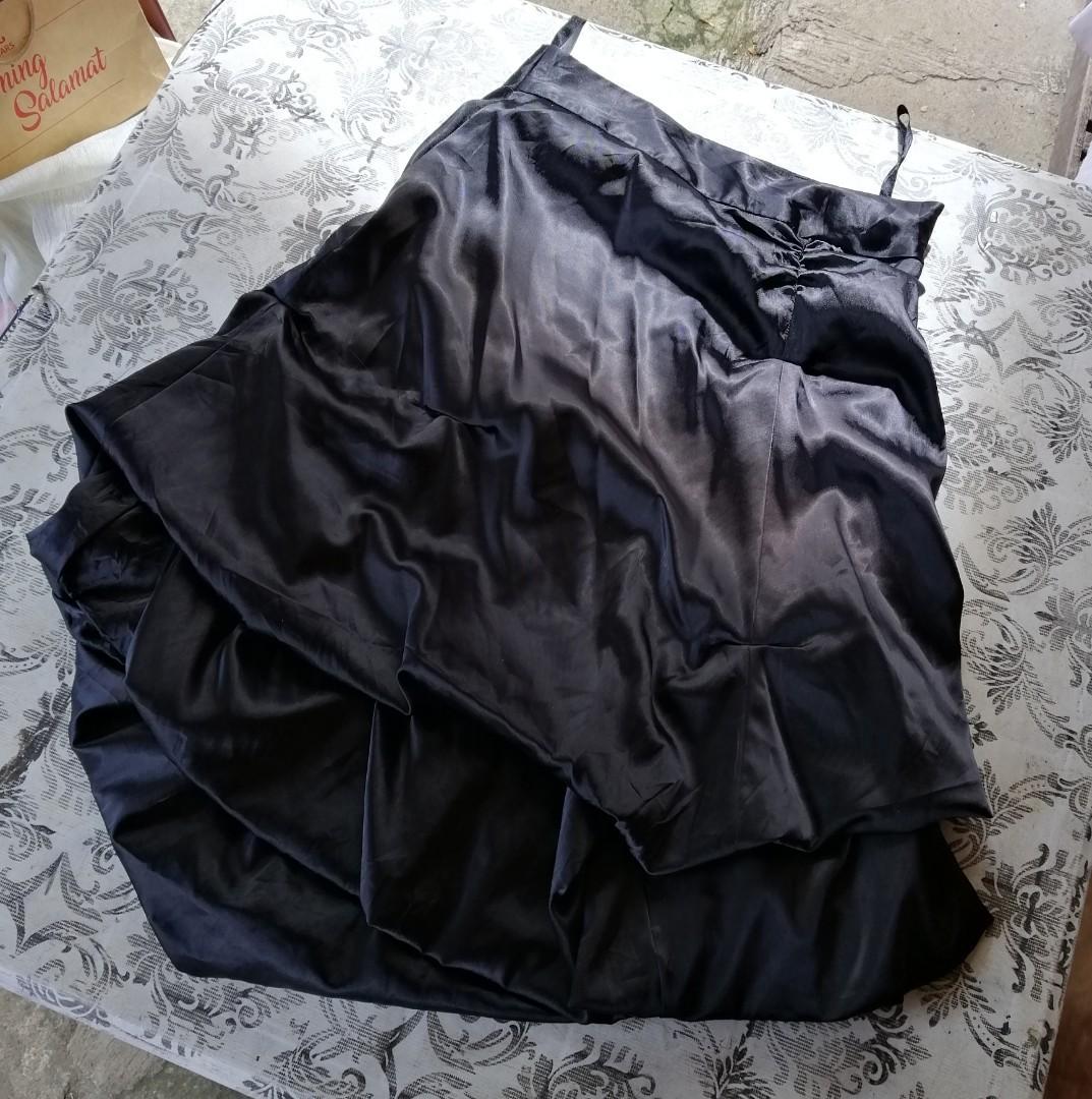 Satin Balloon Palda /Skirt, Women's Fashion, Bottoms, Skirts on Carousell