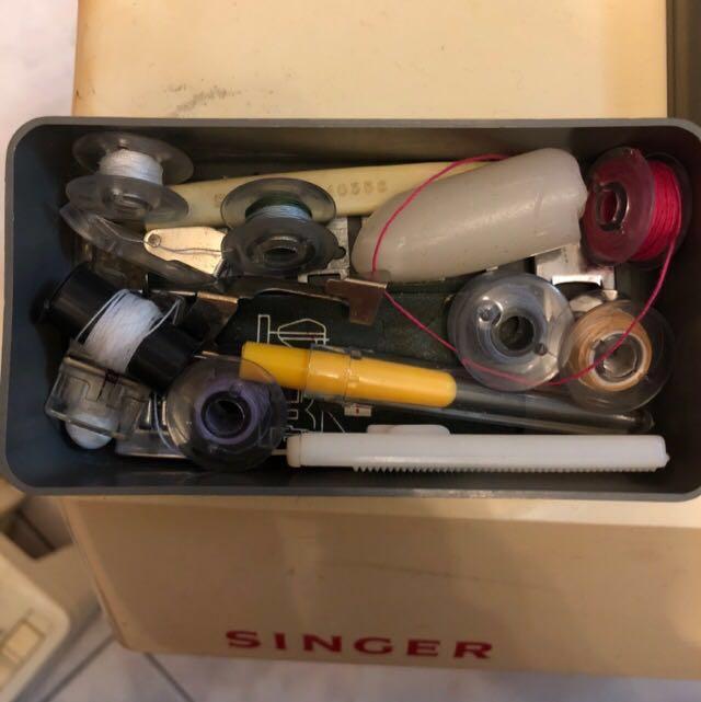 Singer 6233 勝家 電動 縫紉機 衣車, 家庭電器, 熨斗及掛熨機 - Carousell