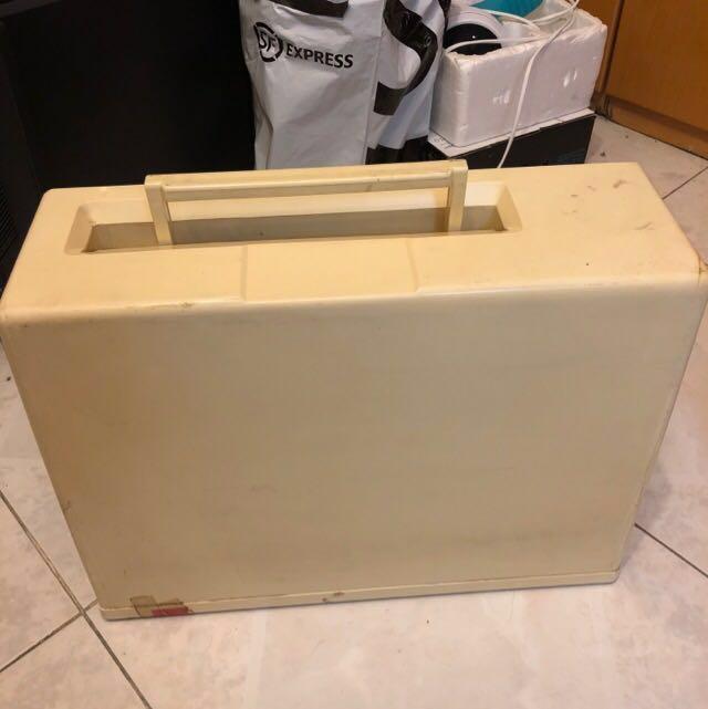 Singer 6233 勝家 電動 縫紉機 衣車, 家庭電器, 熨斗及掛熨機 - Carousell