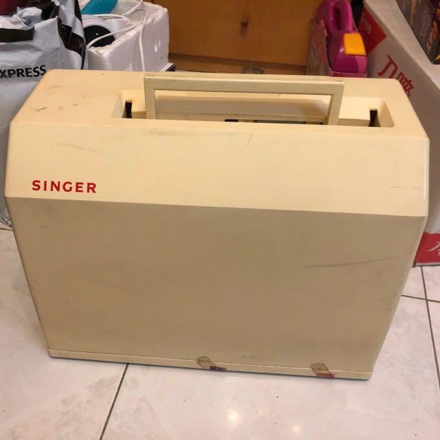 Singer 6233 勝家 電動 縫紉機 衣車, 家庭電器, 熨斗及掛熨機 - Carousell