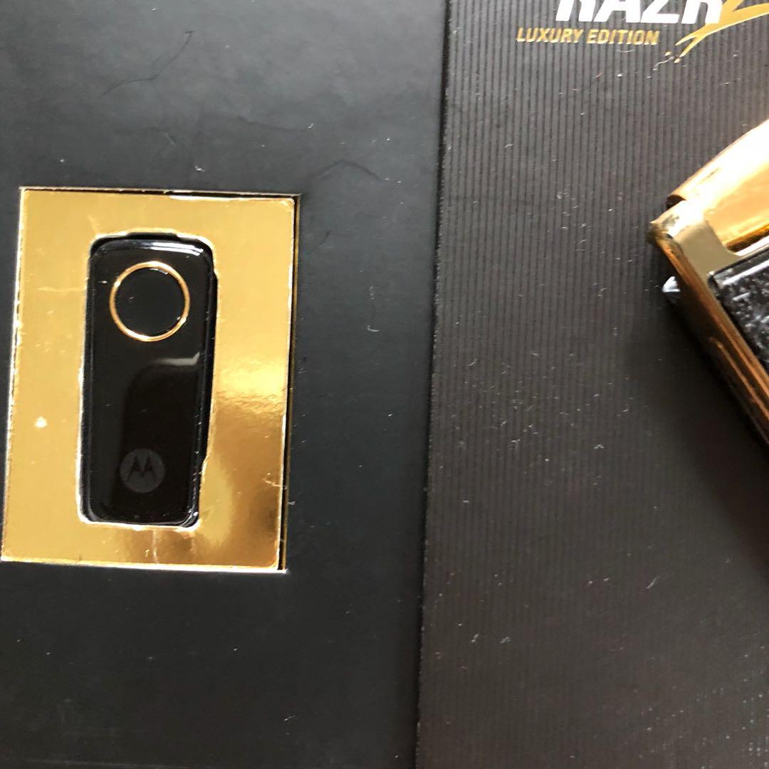 Motorola 18k Razr 2 broken complete accessories, Mobile Phones ...