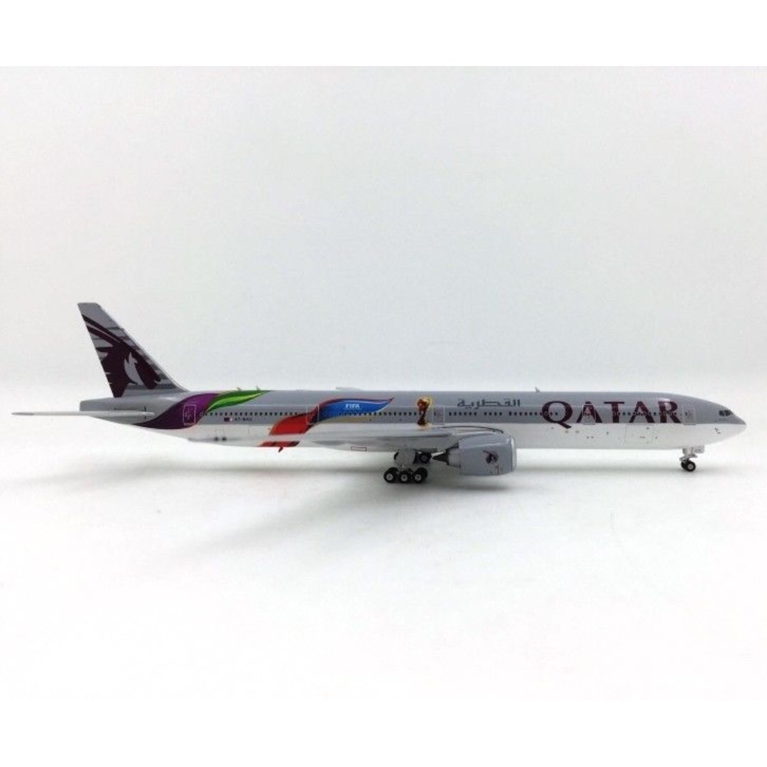 {Phoenix Models} Qatar Airways FIFA B777-300ER A7-BAX, Hobbies & Toys ...
