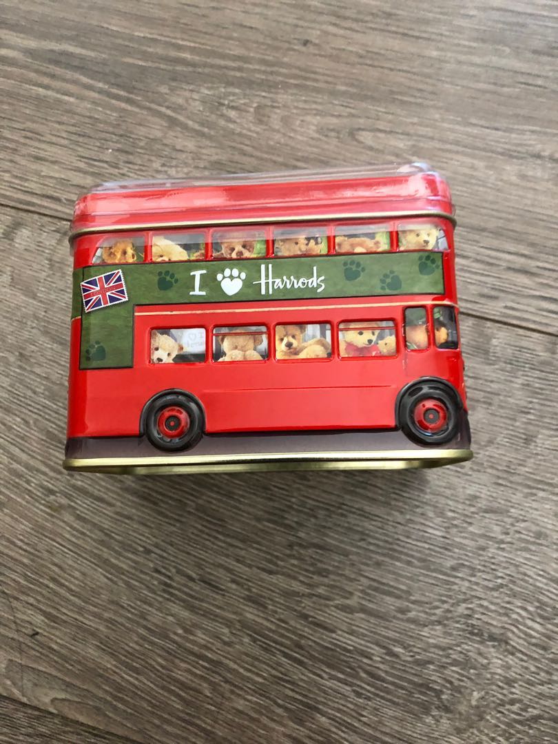 Harrods milk chocolate button, 嘢食 & 嘢飲, 包裝食物&即食食物 - Carousell