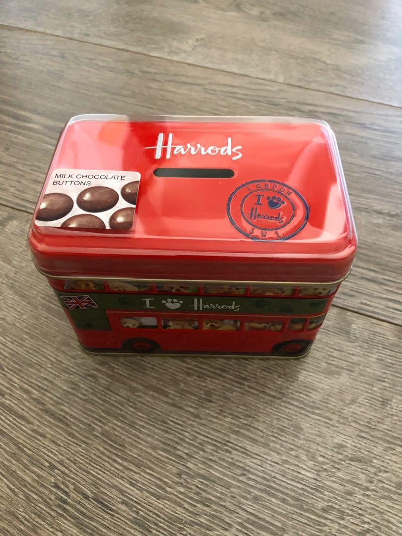 Harrods milk chocolate button, 嘢食 & 嘢飲, 包裝食物&即食食物 - Carousell