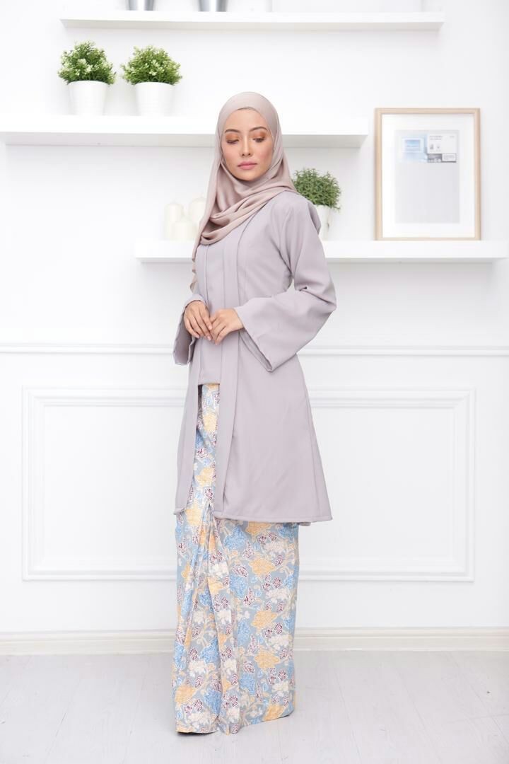 Kebaya Anggun, Women's Fashion, Muslimah Fashion, Baju Kurung & sets on ...