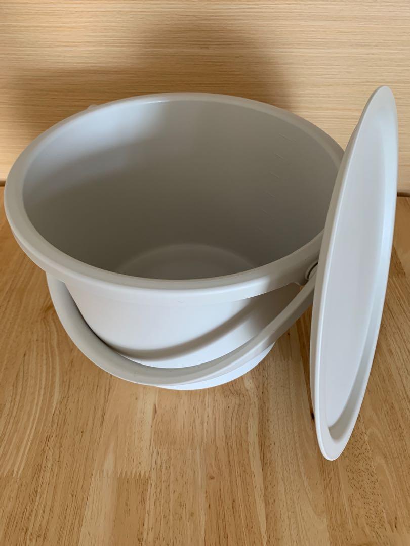 Muji bucket無印良品PP水筒連蓋 水桶, 傢俬＆家居, 其他, 收納箱及袋 - Carousell