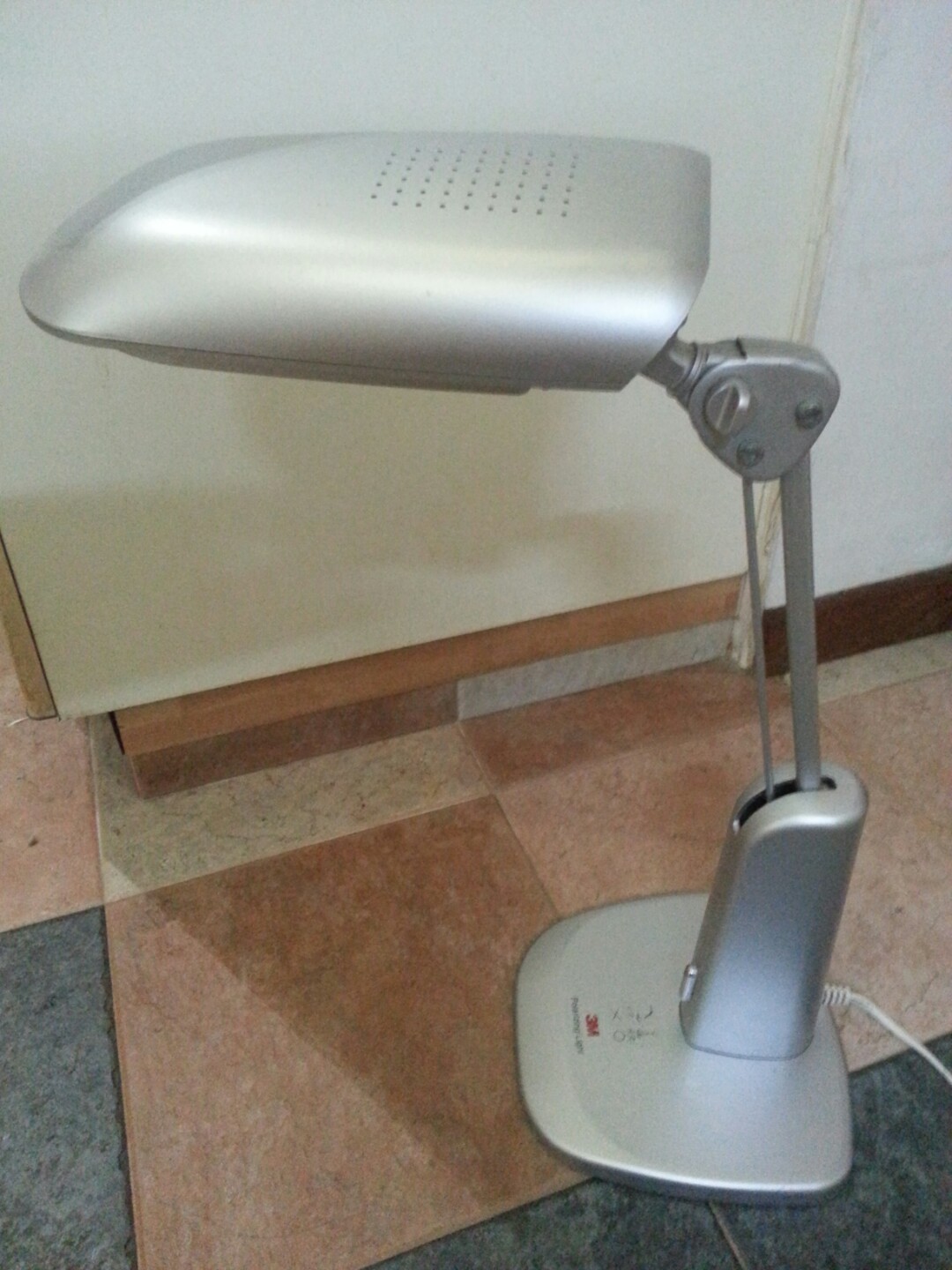 3M table study lamp polarising w safety mark n cut off, Furniture ...