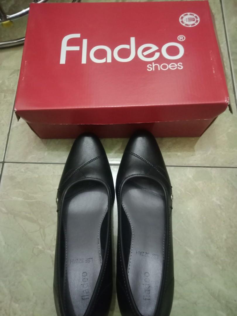 Pantofel Fladeo Hitam, Fesyen Wanita, Sepatu di Carousell