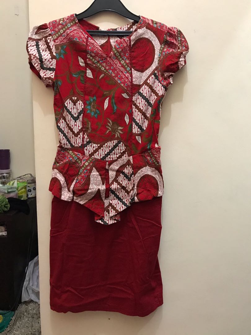red batik dress, Fesyen Wanita, Pakaian Wanita, Gaun & Rok di Carousell