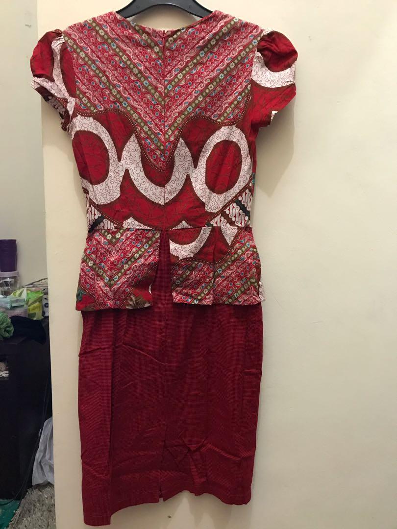 red batik dress, Fesyen Wanita, Pakaian Wanita, Gaun & Rok di Carousell