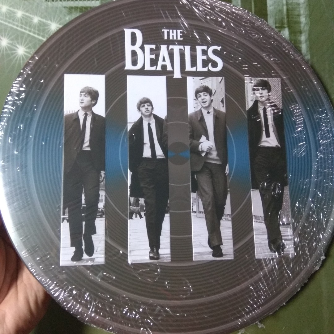 THE BEATLES Round Metal Sign, Hobbies & Toys, Memorabilia ...