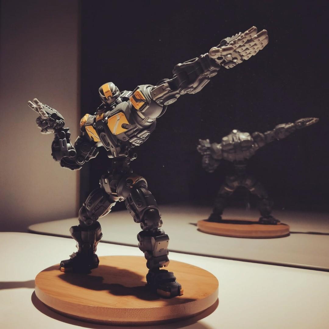 Astro-Bots 'Argus' Super Poseable Robot/Drone, Hobbies & Toys, Toys ...