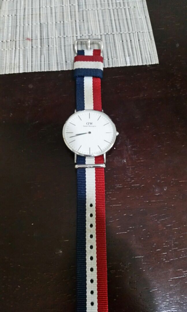 DW watch, Men's Fashion, Watches & Accessories, Watches on Carousell