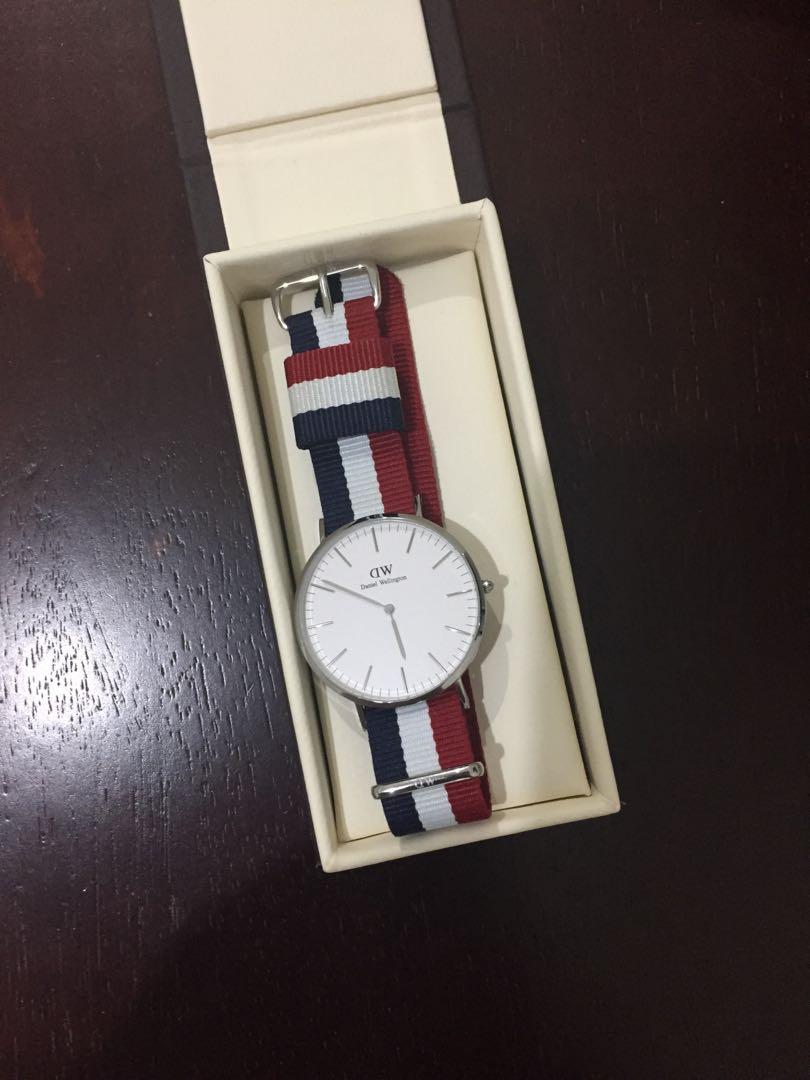 DW watch, Men's Fashion, Watches & Accessories, Watches on Carousell