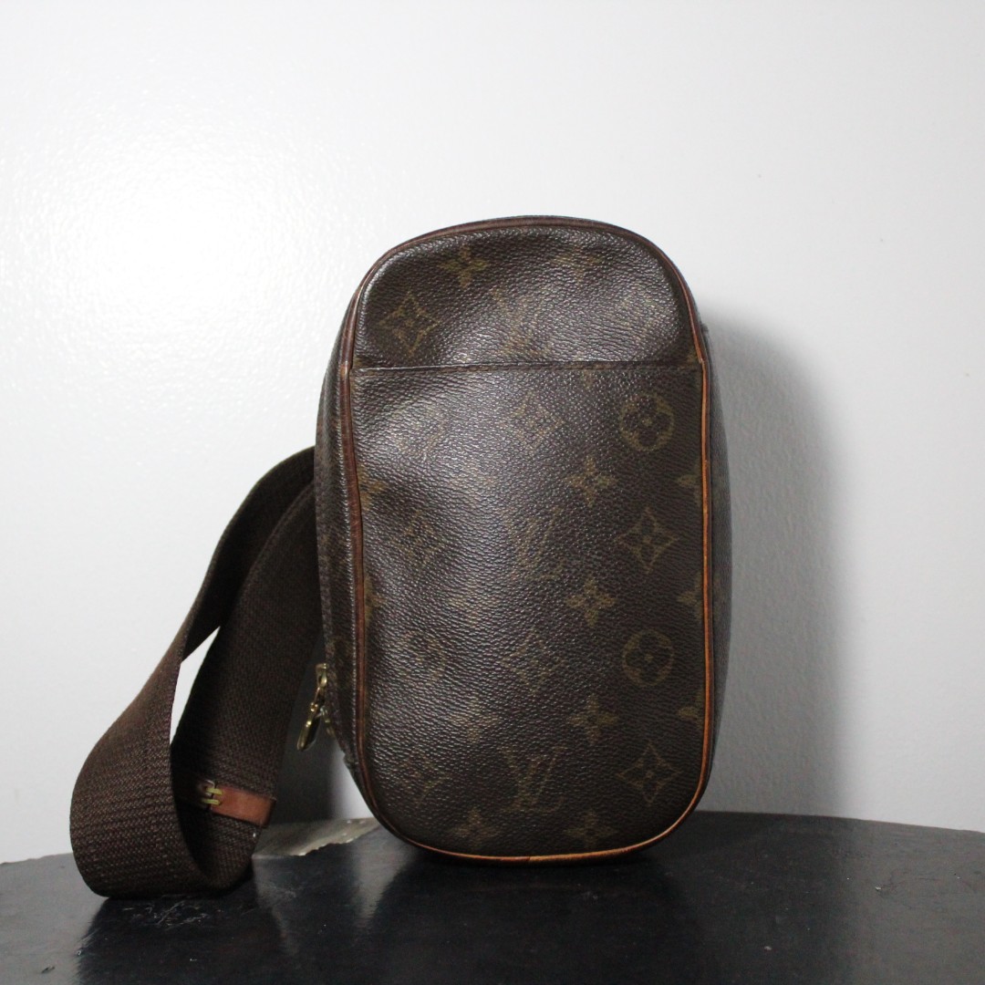 Louis Vuitton Monogram Chest Bag, Luxury, Bags & Wallets on Carousell