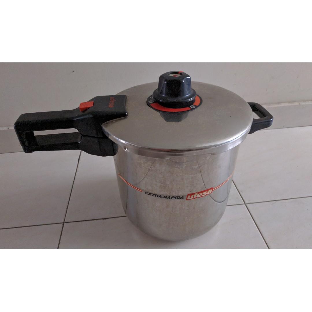 Pressure Cooker, hardly use., TV & Home Appliances, Kitchen Appliances ...