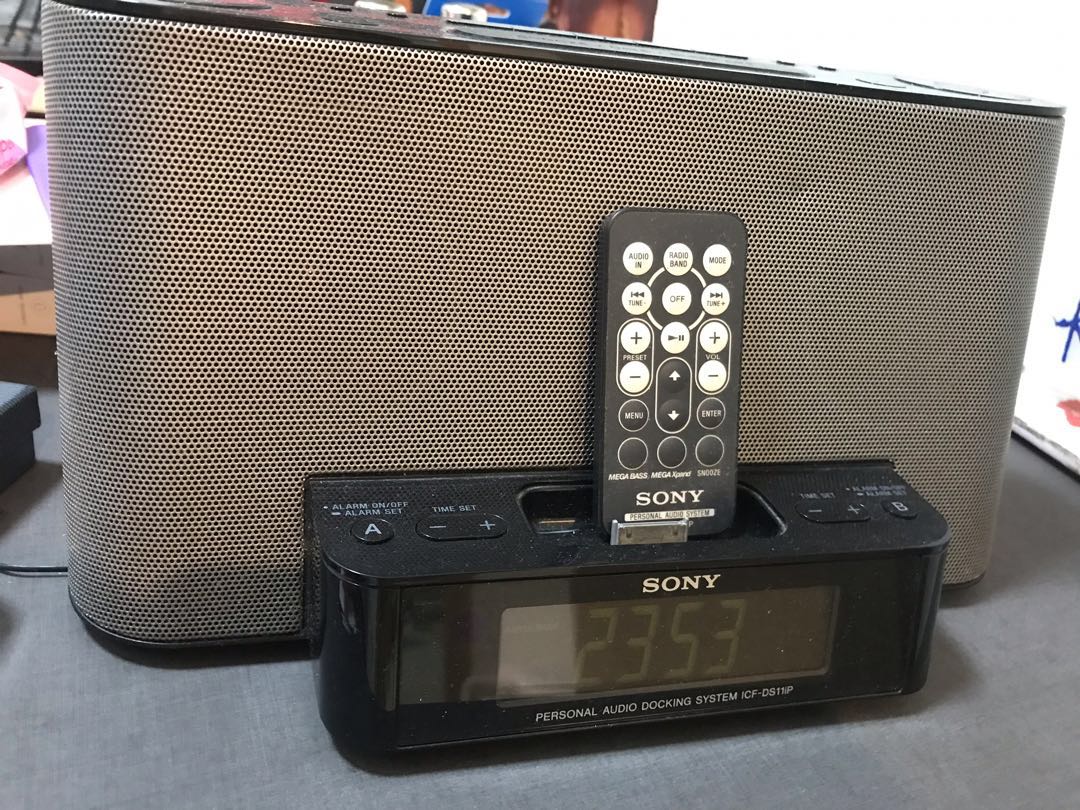 Sony ICF-DS11iP music player with FM radio and docking system for iPod ...