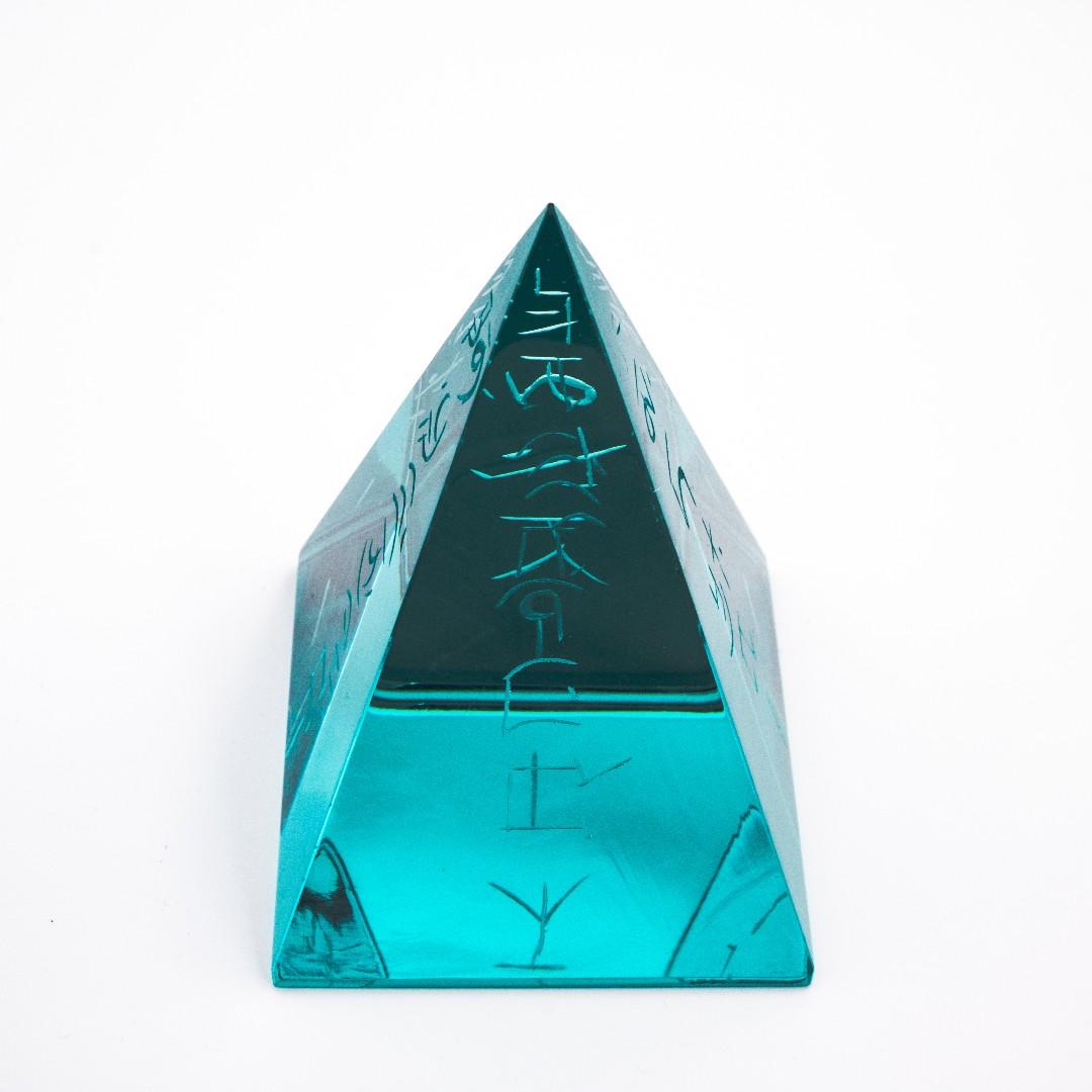 Beautiful Pyramid Crystal with 3d Laser Engraved Chinese Ancient Text ...