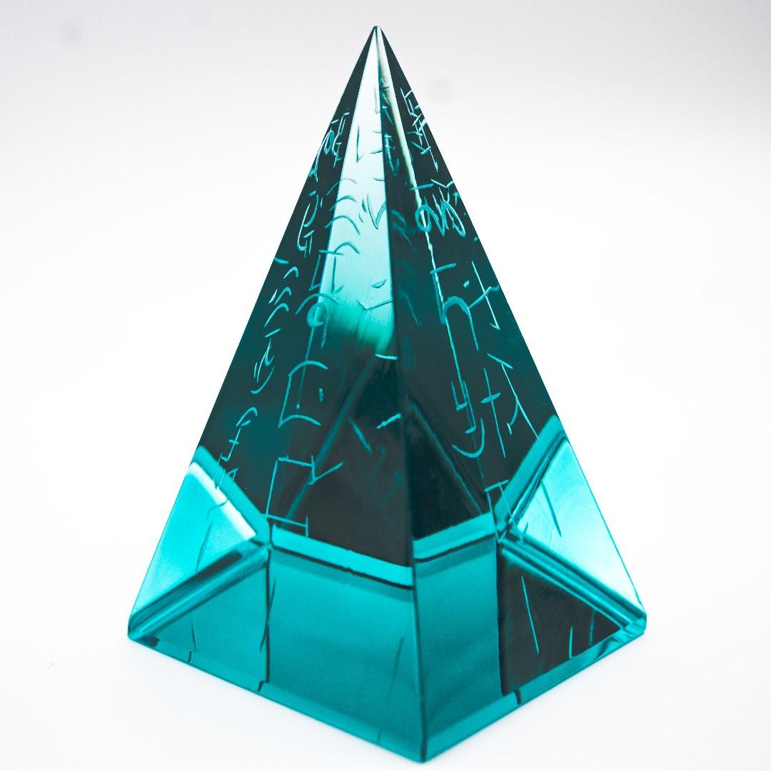 Beautiful Pyramid Crystal with 3d Laser Engraved Chinese Ancient Text ...