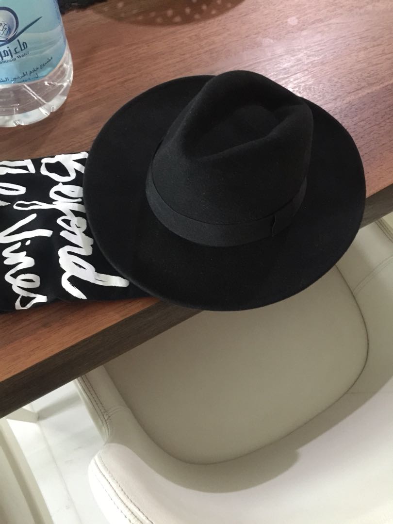 Topi vedora zara, Fesyen Pria, Aksesoris, Topi di Carousell