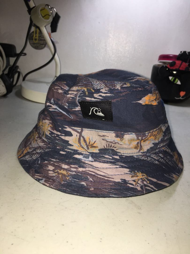 Reversible Quicksilver bucket hat, Women's Fashion, Watches ...
