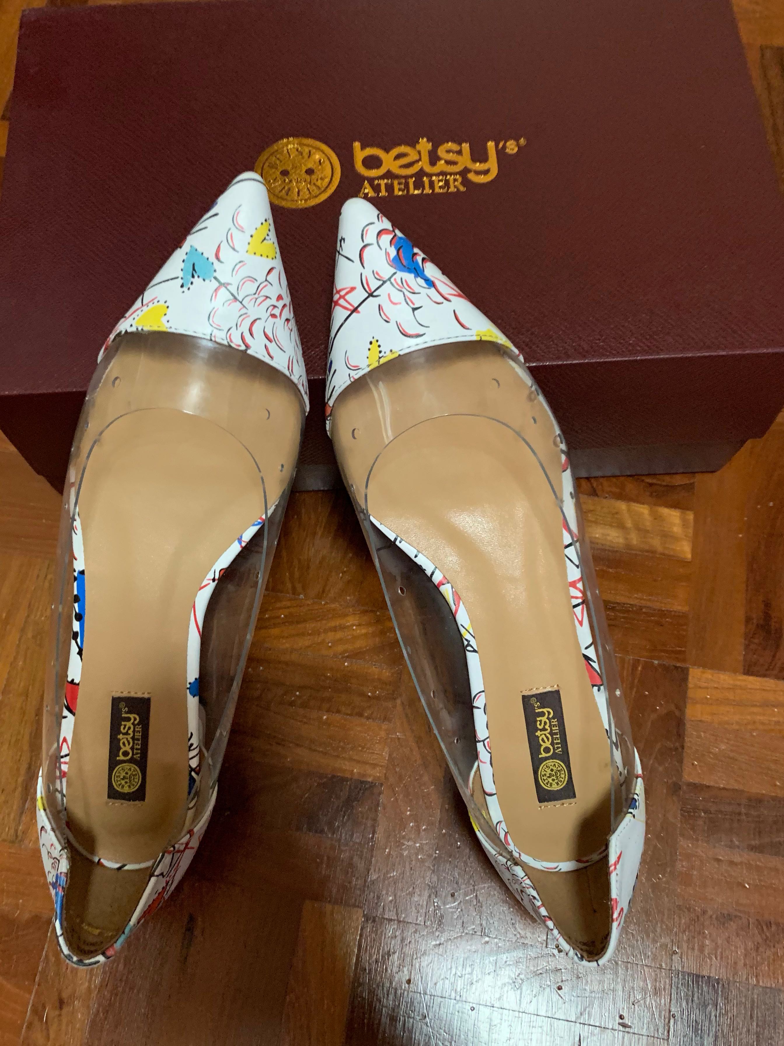 Betsy design flats, Women's Fashion, Footwear, Flats on Carousell