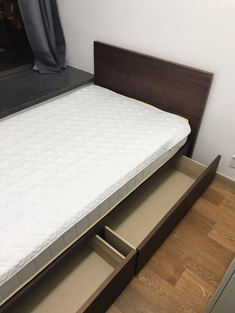 MUJI Walnut Single Storage Bed with Headboard and Mattress, 傢俬＆家居, 傢俬 ...