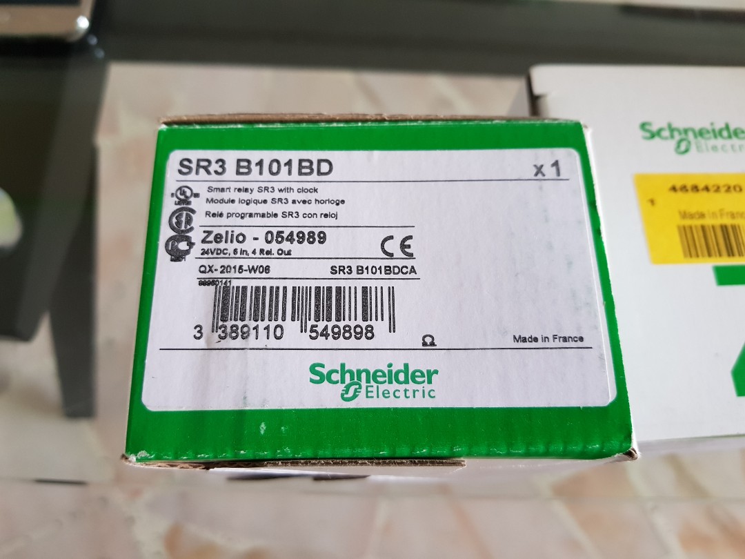 Schneider Electric Zelio Logic Module, Sports Equipment, PMDs, E ...