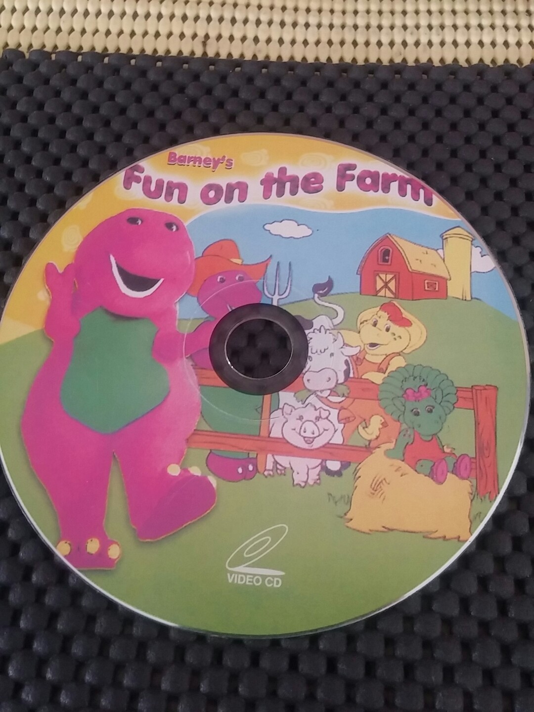 Free VCD : Barney, Fun on the Farm, Hobbies & Toys, Music & Media, CDs ...
