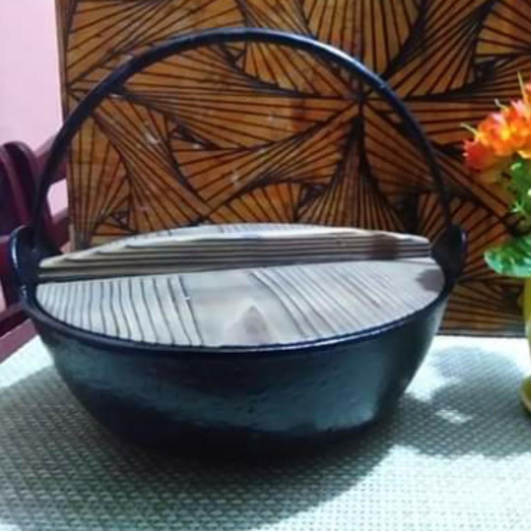 Vintage japanese cast iron cookware pot with wooden lid, Hobbies & Toys ...
