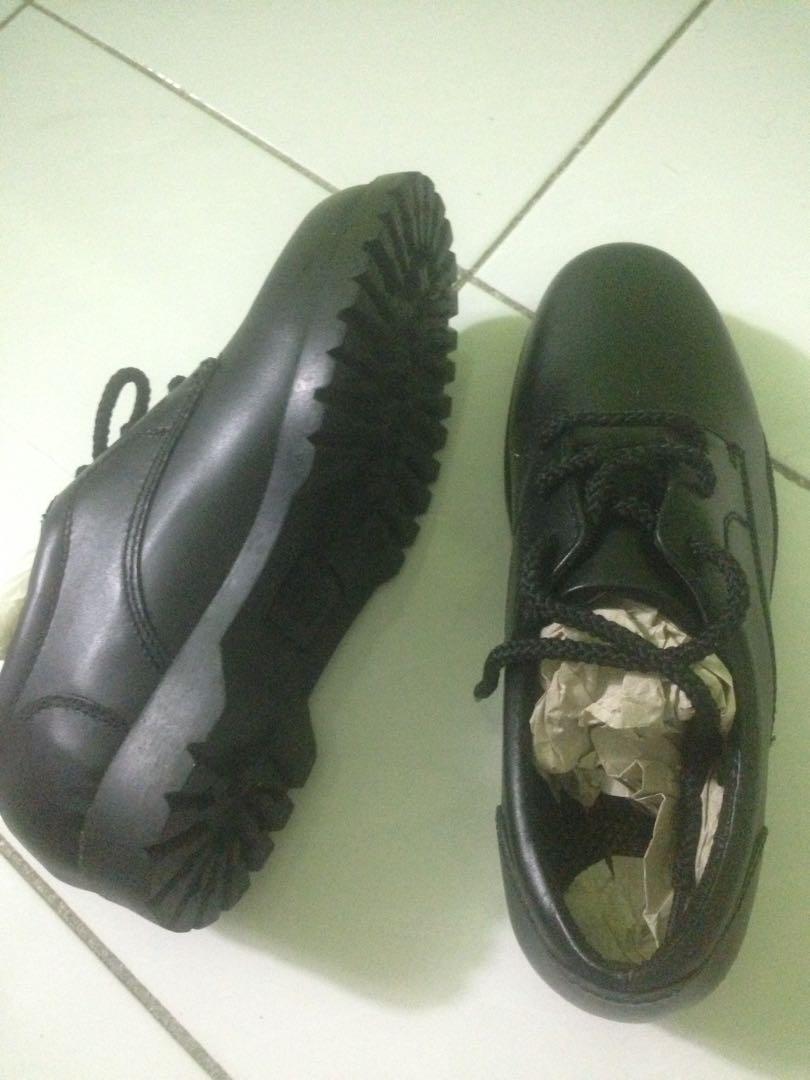 kasut hitam pvc, Men's Fashion, Footwear, Dress shoes on Carousell