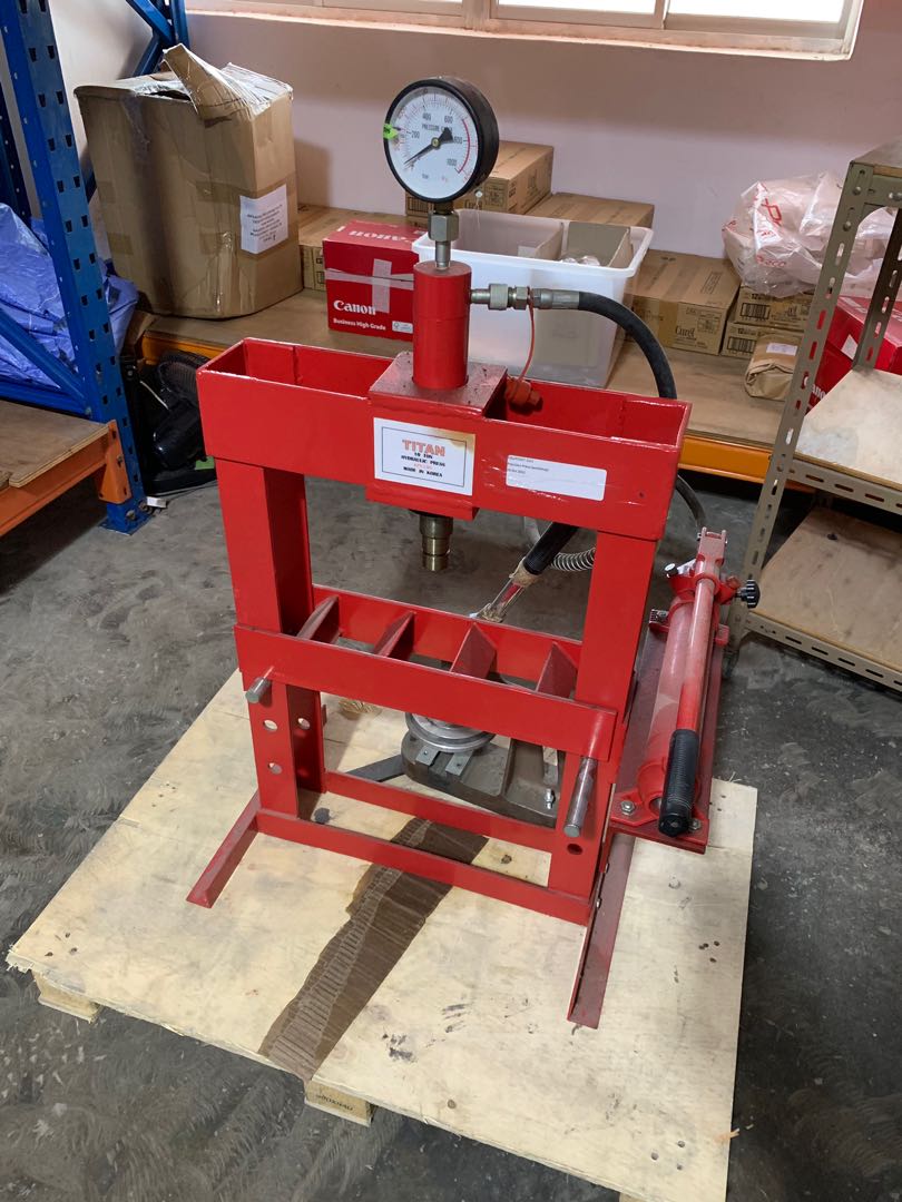 Titan 10 ton hydraulic press, Everything Else on Carousell