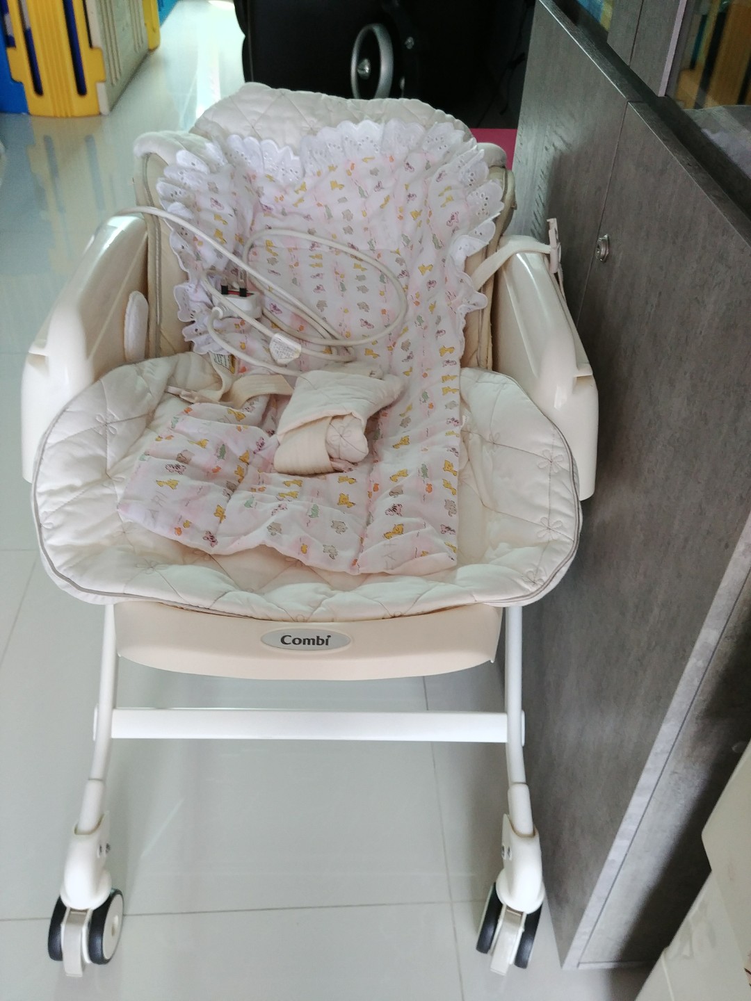 Combi Fealetto Auto Swing, Babies & Kids, Infant Playtime on Carousell