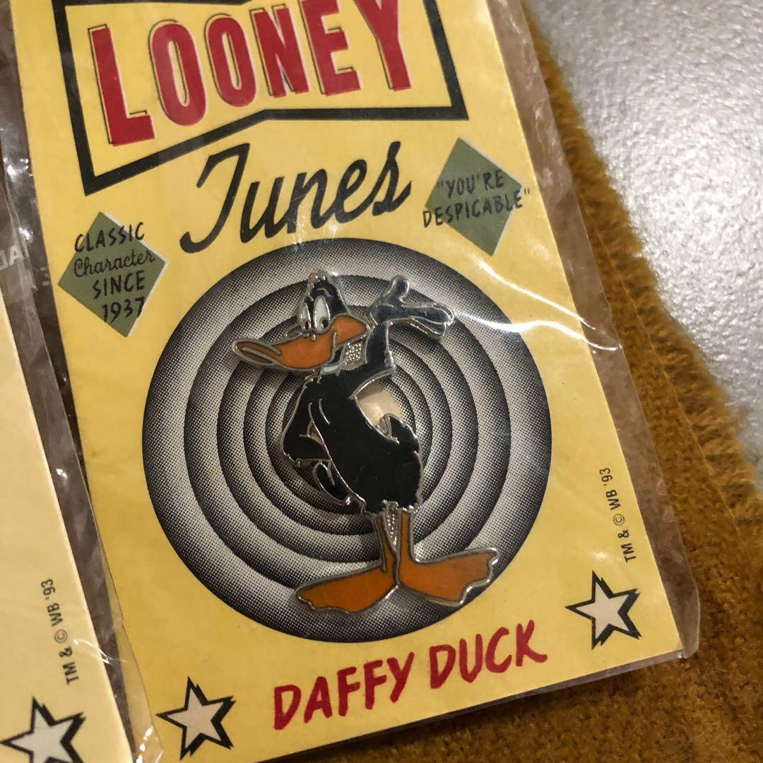 Looney Tunes Pins, Hobbies & Toys, Memorabilia & Collectibles, Vintage ...