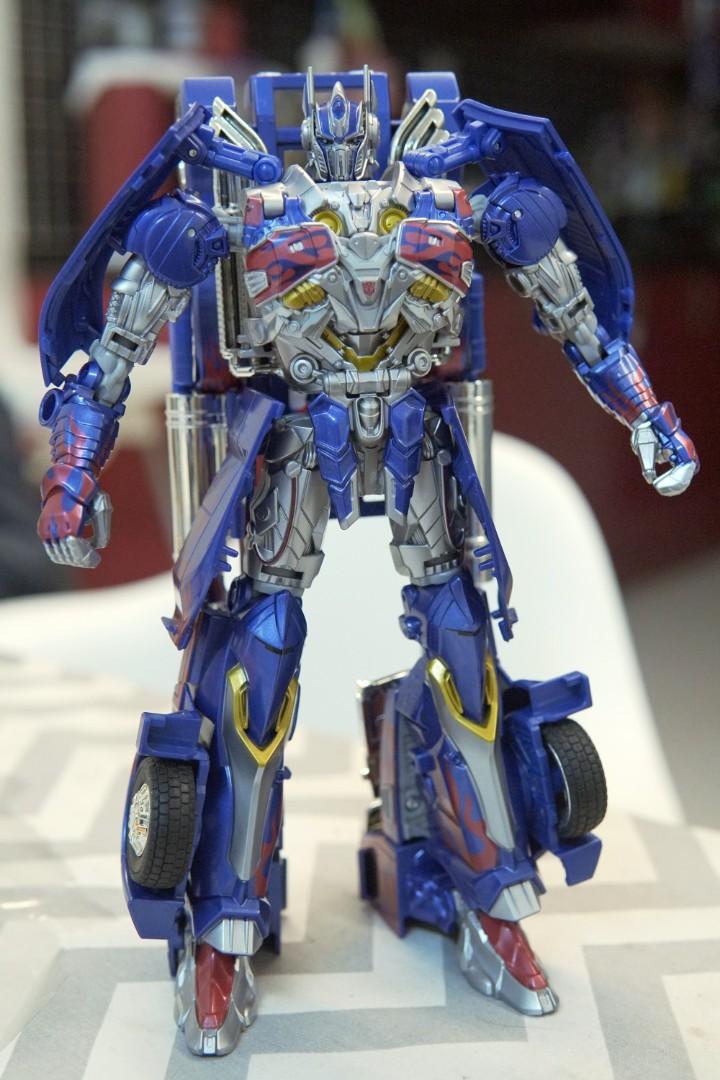 Optimus Prime (Armor Knight) Transformers Toys TFW2005, 40% OFF