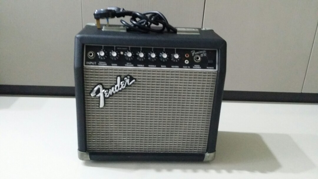 Fender Frontman 15G 15W guitar amplifier, Hobbies & Toys, Music & Media ...