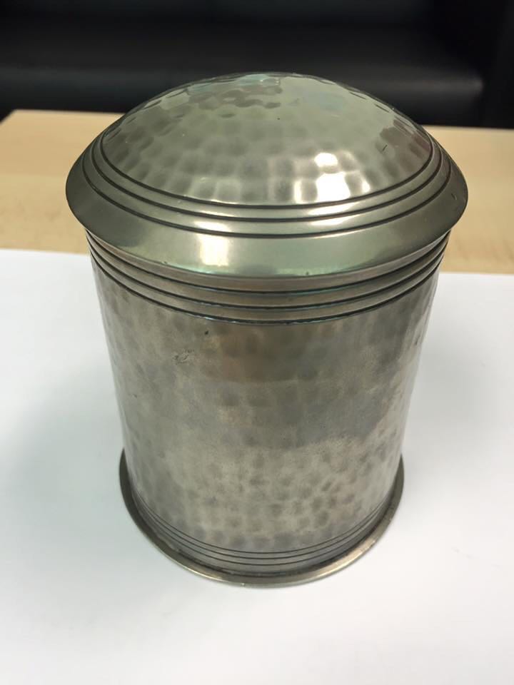 HAMMERED CIGERATTE CONTAINER 10 cm tall, LION PEWTER MALAYA, Furniture ...