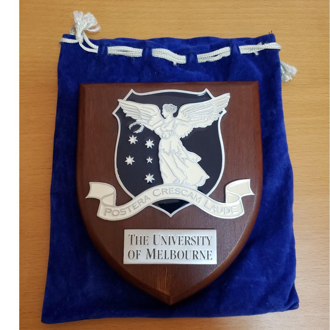 University of Melbourne Wall-Mounting Badge, 傢俬＆家居, 家居裝飾, 牆上裝飾 - Carousell