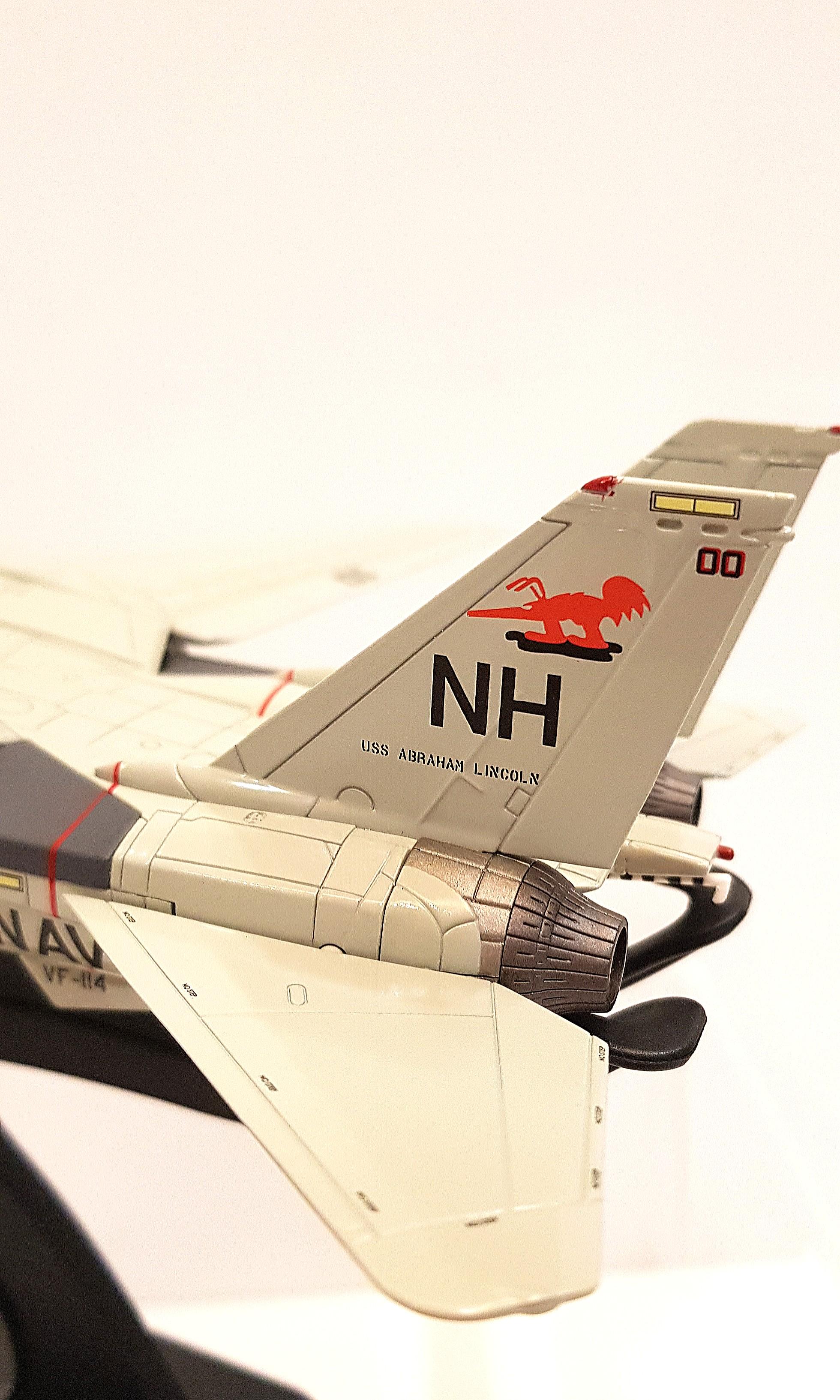 Hobby Master HA5216 F-14A Tomcat VF-114 Aardvarks USS Arbaham Lincoln ...