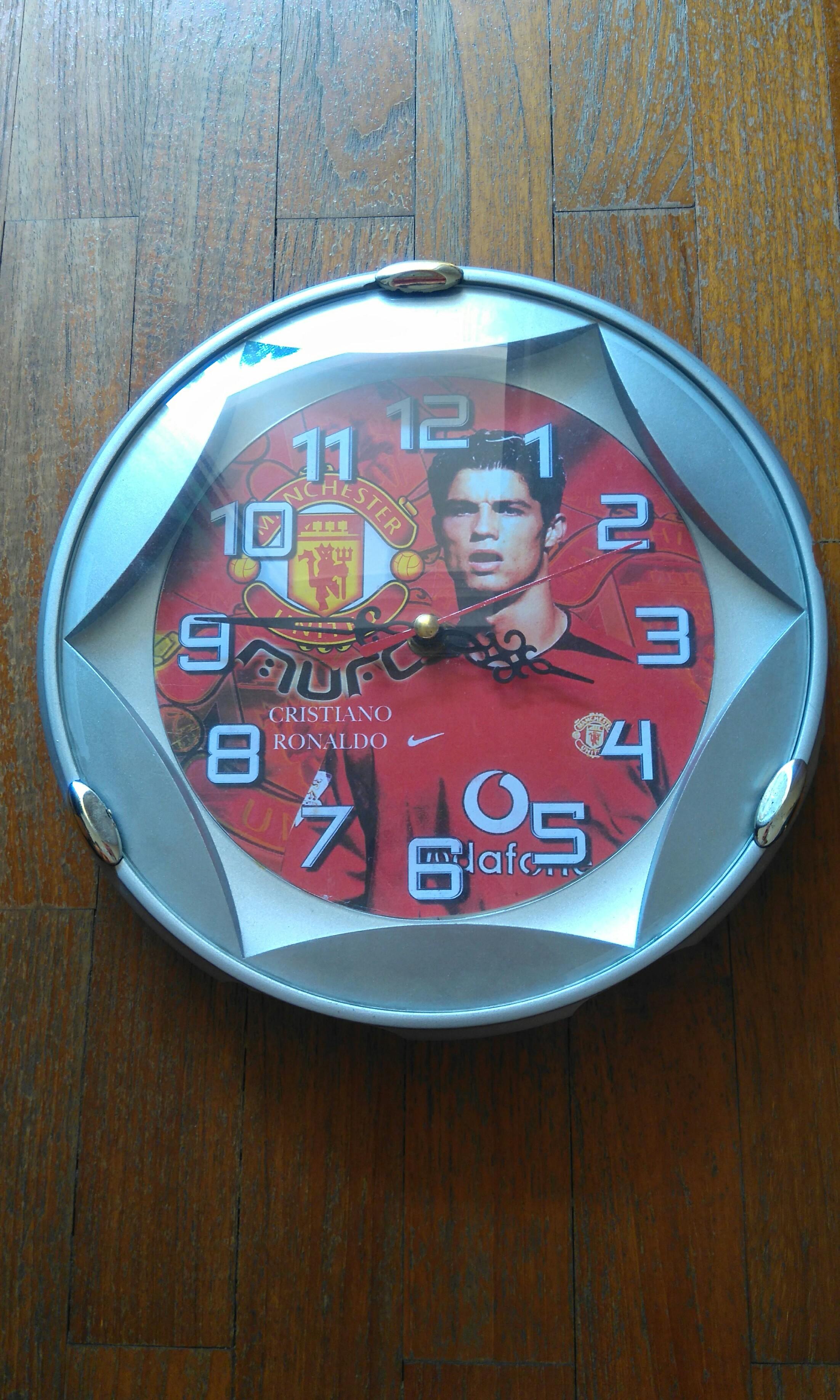 Free Manchester United Jersey & Ronaldo clock, Men's Fashion, Tops ...