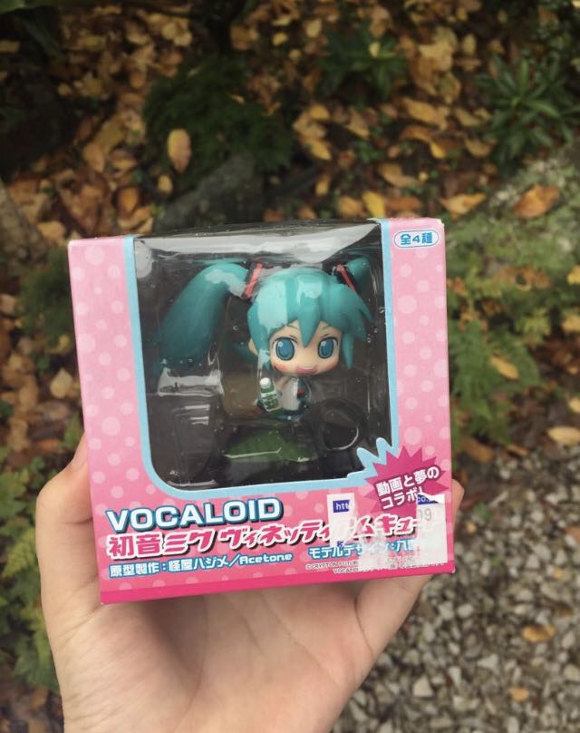 Miku figurine, Hobbies & Toys, Toys & Games on Carousell