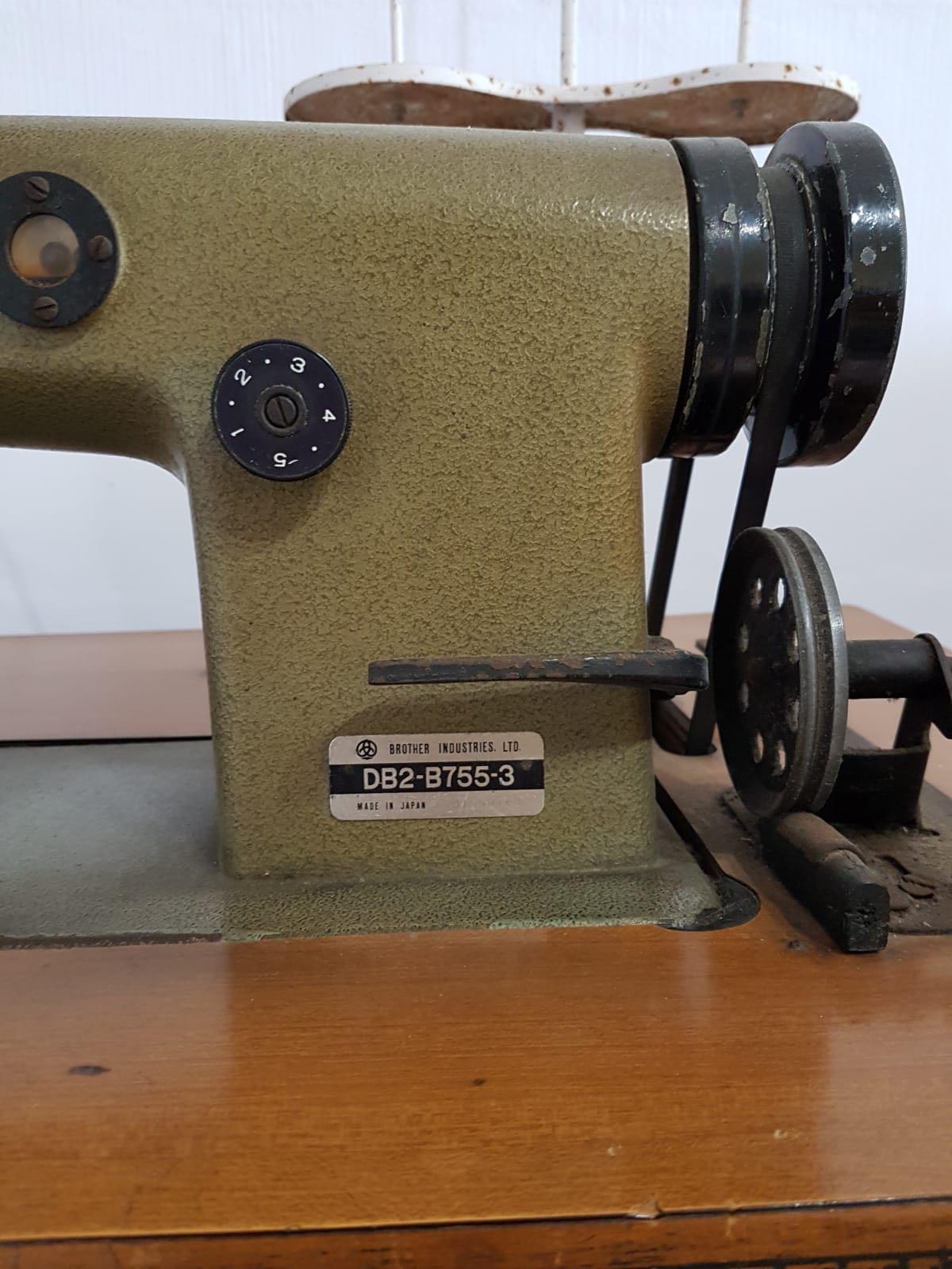 Vintage Industrial Sewing Machine, Hobbies & Toys, Stationery & Craft ...
