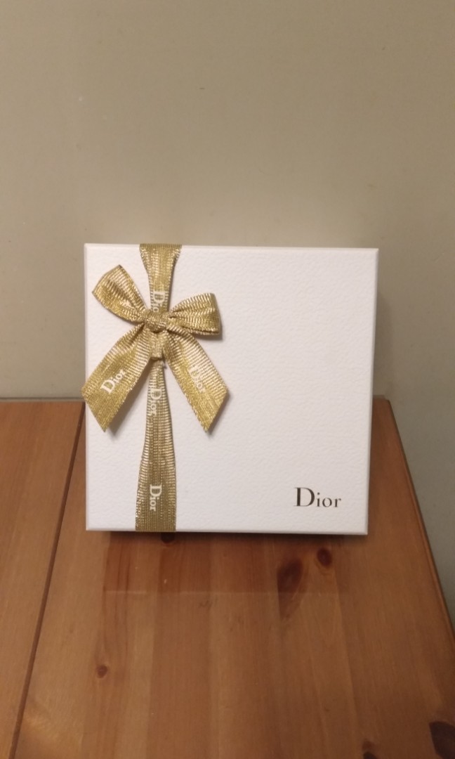 Dior Paper Box 紙盒, 名牌, 服裝 - Carousell