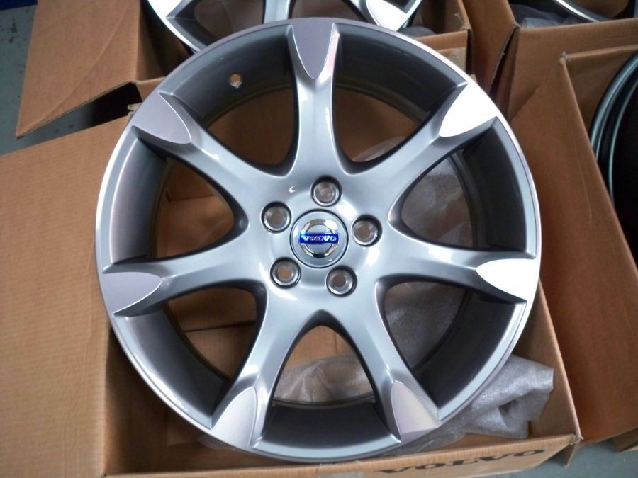 Original Volvo 18" Fortuna rim, Car Accessories, Tyres & Rims on Carousell