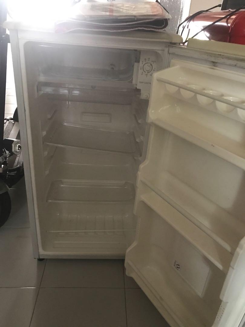 Sanyo mini fridge, TV & Home Appliances, Kitchen Appliances ...