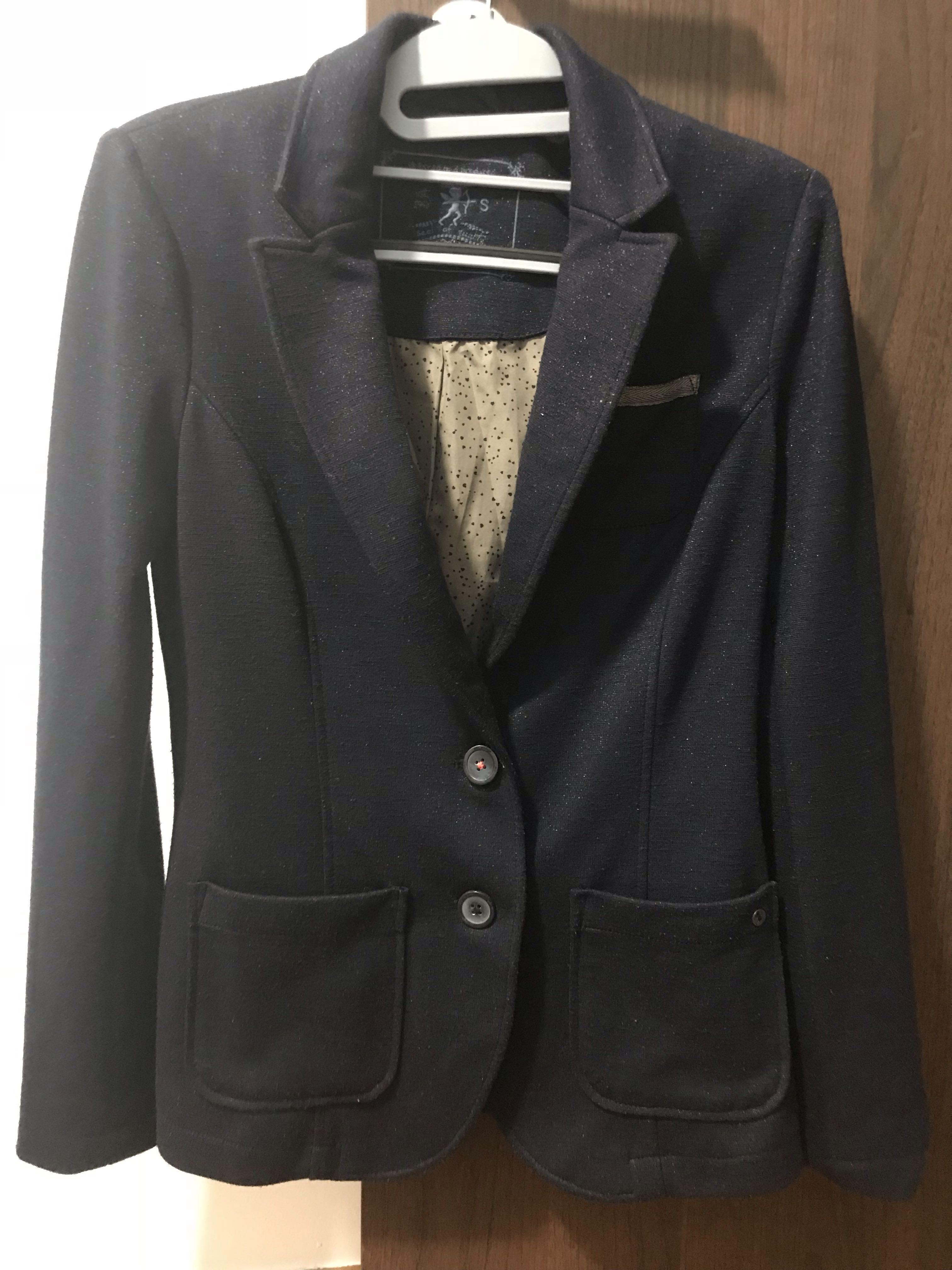 Dark blue blazer, Women's Fashion, Coats, Jackets and Outerwear on Carousell