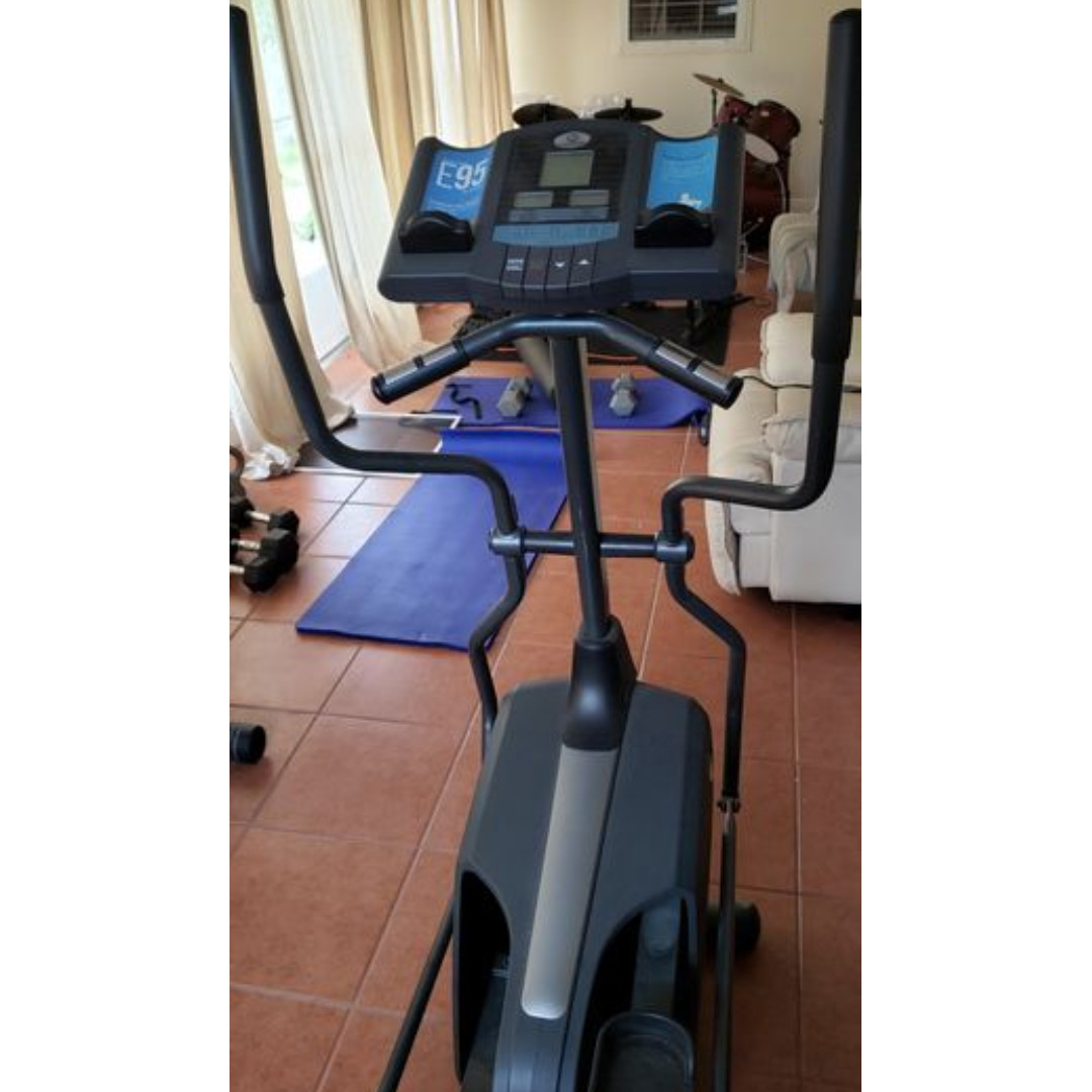 Horizon E95 Elliptical Fitness Machine - Jogging / Walking / Stair ...