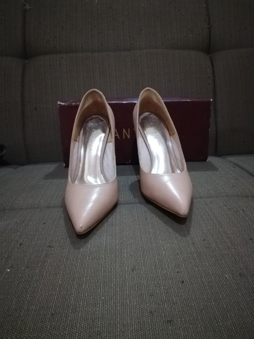 Janilyn shoes, Women's Fashion, Footwear, Sneakers on Carousell